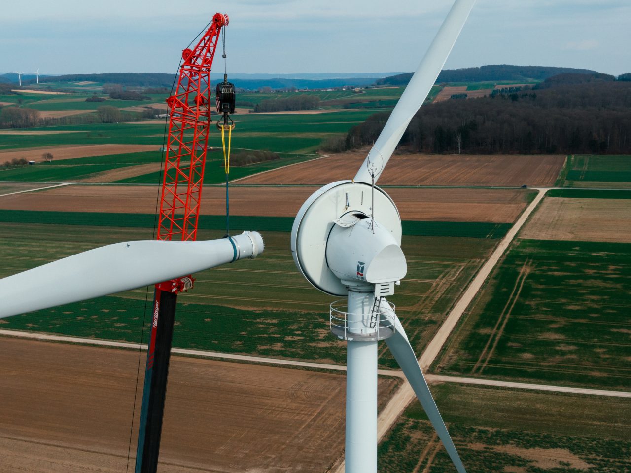 Installate le prime pale eoliche in legno al mondo | Rinnovabili